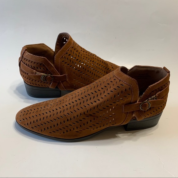 Rouge Helium | Shoes | Rouge Helium Cutaway Ankle Booties | Poshmark